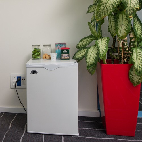 עמדת NISKO OFFICE תחת הטיח 6 מודול, 4 שקעים ומתאם גוויס | אינסטלציה חשמלית | עמדות עבודה